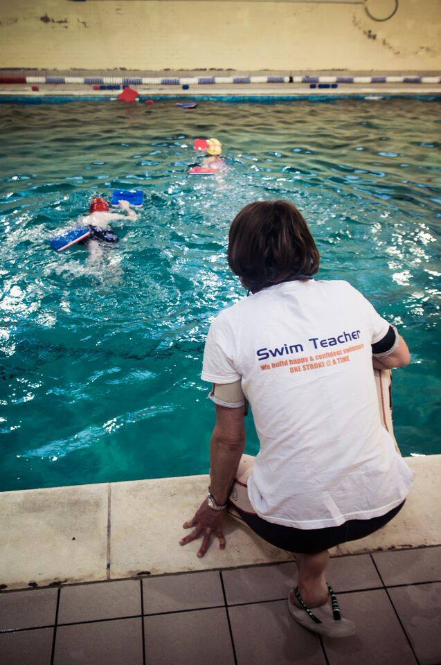What skills good swim teachers have and how they teach swimming